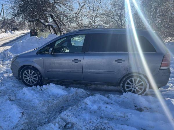 Pelēks Opel Zafira 2006 Viļņa, ar dzinēja tilpumu 1.90 L un nobraukumu 417 tūkst. km par 1050 €, foto 10 vietnē AUTOMOTO.COM.LV