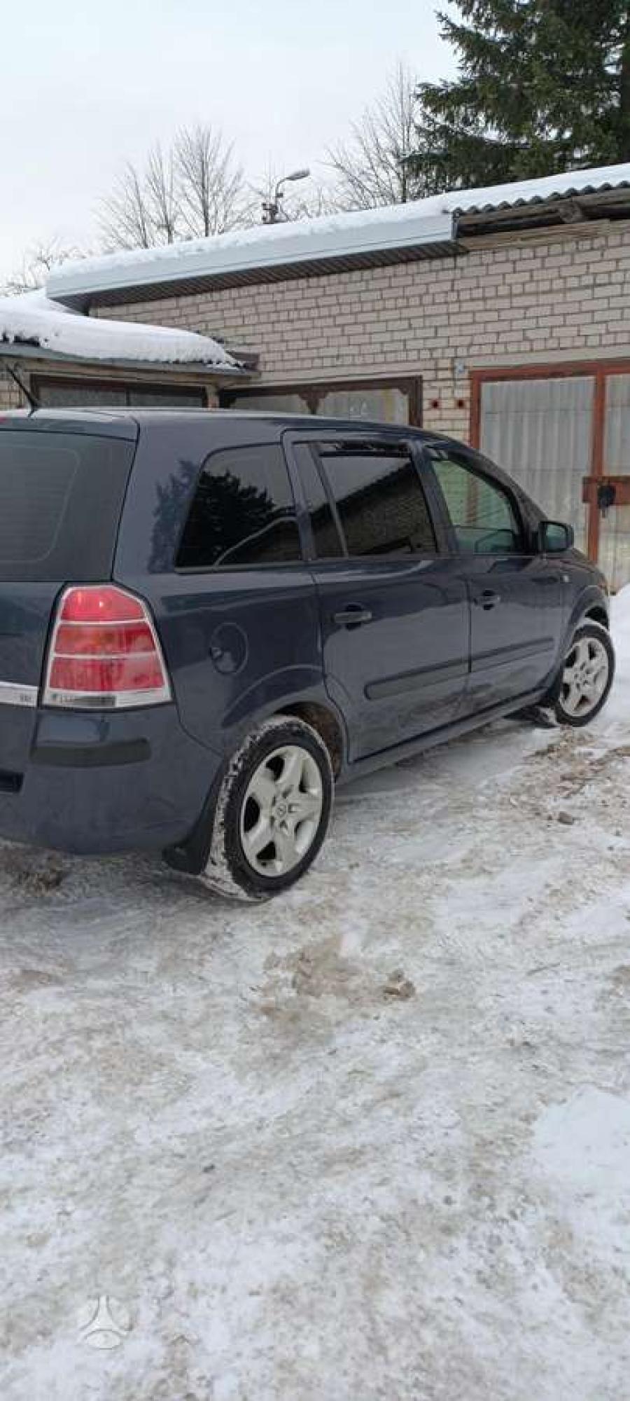 Pelēks Opel Zafira 2006 Šalčininkai, ar dzinēja tilpumu 1.80 L un nobraukumu 300 tūkst. km par 1500 €, foto 8 vietnē AUTOMOTO.COM.LV