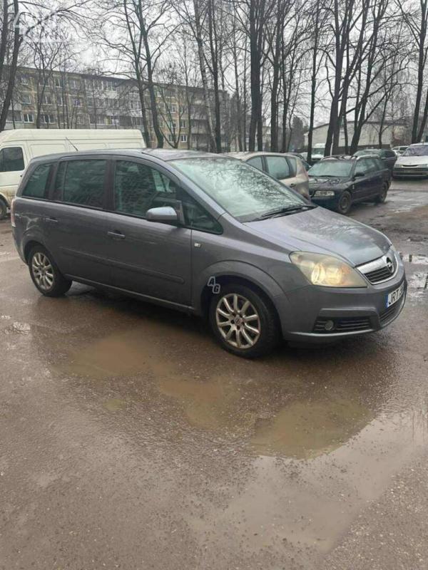 Grey Opel Zafira 2006 in Kaunas, with an engine capacity of 1.60 L and mileage of 250 thousand km for 1300 €, photo 2 on AUTOMOTO.COM.LV