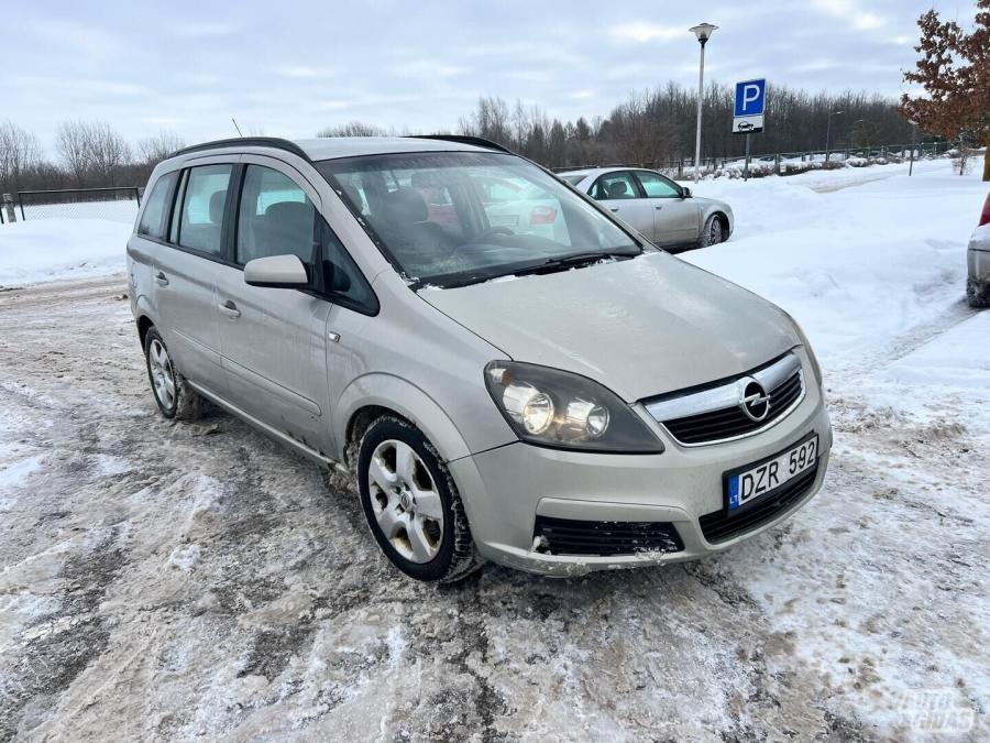 Grey Opel Zafira 2006 in Siauliai, with an engine capacity of 1.90 L and mileage of 500 thousand km for 799 €, photo 2 on AUTOMOTO.COM.LV