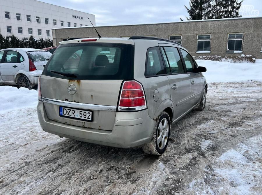 Grey Opel Zafira 2006 in Siauliai, with an engine capacity of 1.90 L and mileage of 500 thousand km for 799 €, photo 3 on AUTOMOTO.COM.LV