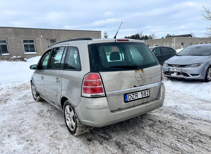 Grey Opel Zafira 2006 in Siauliai, with an engine capacity of 1.90 L and mileage of 500 thousand km for 799 €, photo 4 on AUTOMOTO.COM.LV