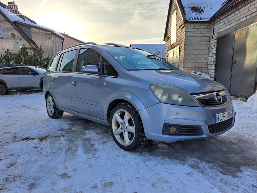 Grey Opel Zafira 2006 in Telschi, with an engine capacity of 1.90 L and mileage of 298 thousand km for 1299 €, photo 2 on AUTOMOTO.COM.LV
