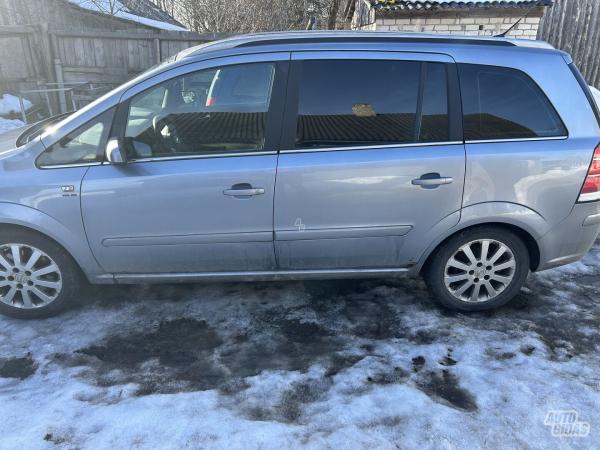 Pelēks Opel Zafira 2006 Jurbarkas, ar dzinēja tilpumu 1.90 L un nobraukumu 374 tūkst. km par 1700 €, foto 2 vietnē AUTOMOTO.COM.LV