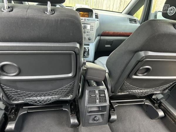 Pelēks Opel Zafira 2006 Jurbarkas, ar dzinēja tilpumu 1.90 L un nobraukumu 374 tūkst. km par 1700 €, foto 5 vietnē AUTOMOTO.COM.LV