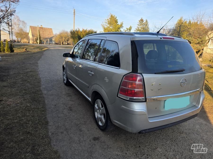 Pelēks Opel Zafira 2006 Viļņa, ar dzinēja tilpumu 1.90 L un nobraukumu 385 tūkst. km par 1050 €, foto 2 vietnē AUTOMOTO.COM.LV