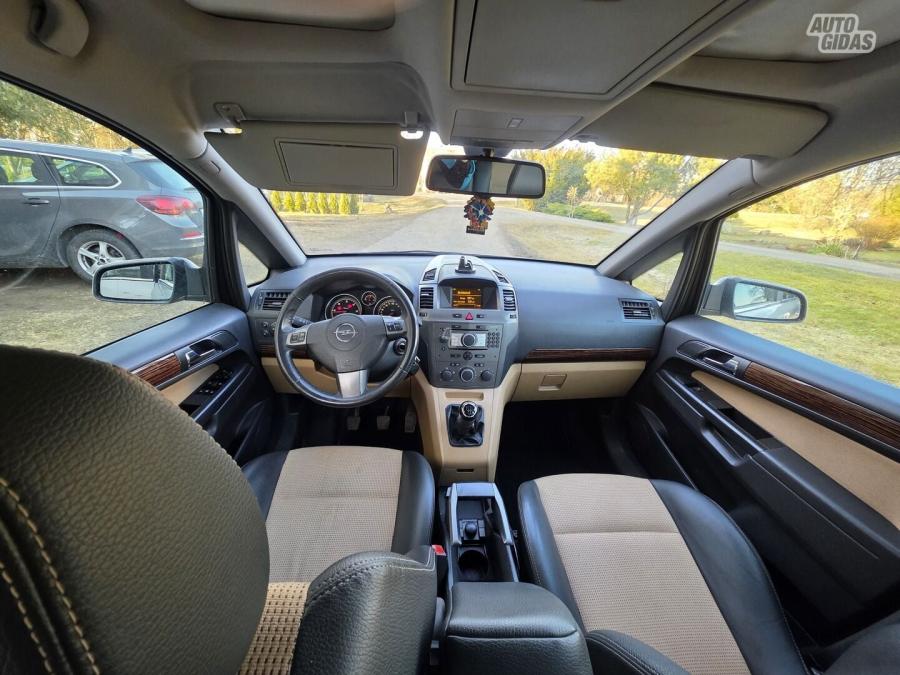 Pelēks Opel Zafira 2006 Viļņa, ar dzinēja tilpumu 1.90 L un nobraukumu 385 tūkst. km par 1050 €, foto 7 vietnē AUTOMOTO.COM.LV