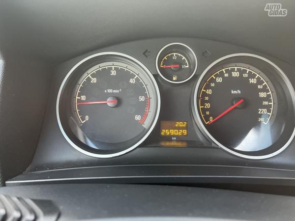 Pelēks Opel Zafira 2006 Kauņa, ar dzinēja tilpumu 1.90 L un nobraukumu 259 tūkst. km par 1950 €, foto 8 vietnē AUTOMOTO.COM.LV