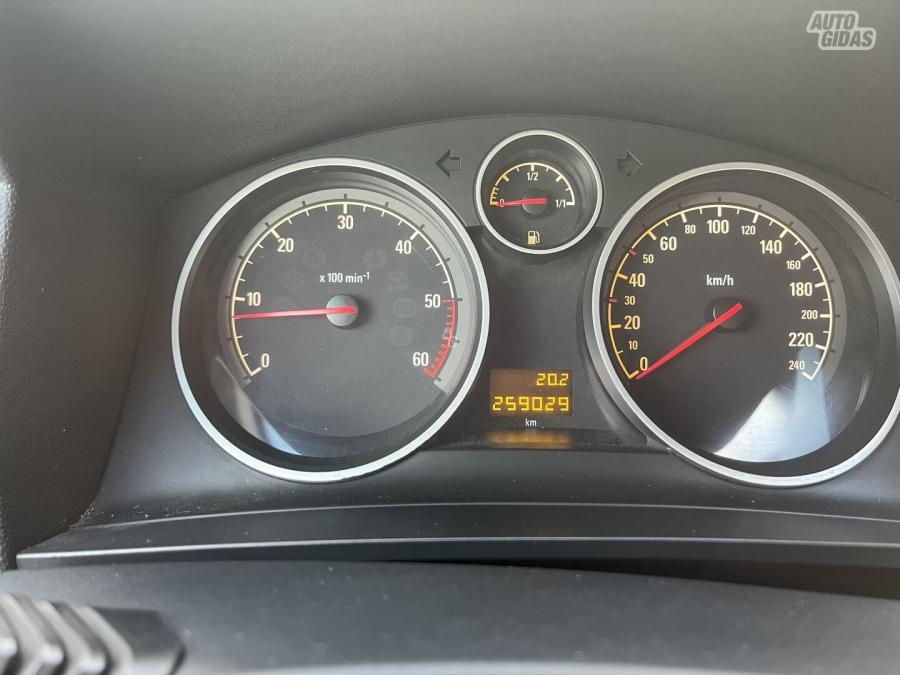 Grey Opel Zafira 2006 in Kaunas, with an engine capacity of 1.90 L and mileage of 259 thousand km for 1950 €, photo 9 on AUTOMOTO.COM.LV