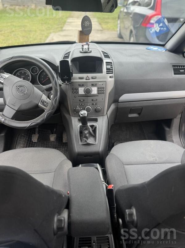 Grey Opel Zafira 2006 in Kraslava, with an engine capacity of 1.90 L and mileage of 266 thousand km for 2600 €, photo 2 on AUTOMOTO.COM.LV