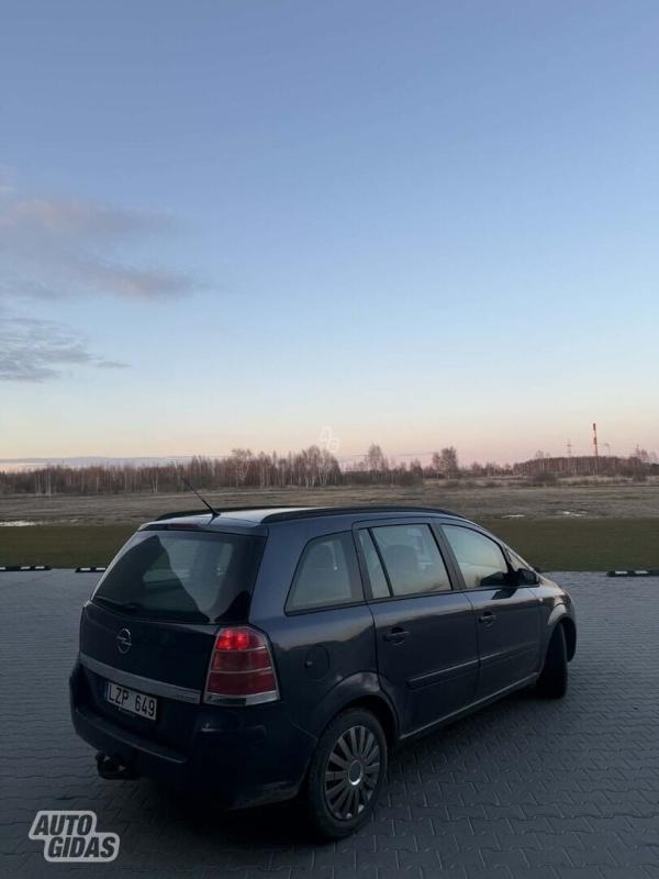 Grey Opel Zafira 2006 in Siauliai, with an engine capacity of 1.90 L and mileage of 300 thousand km for 1199 €, photo 2 on AUTOMOTO.COM.LV
