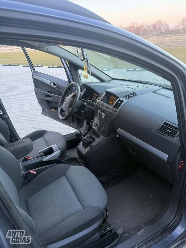 Grey Opel Zafira 2006 in Siauliai, with an engine capacity of 1.90 L and mileage of 300 thousand km for 1199 €, photo 6 on AUTOMOTO.COM.LV