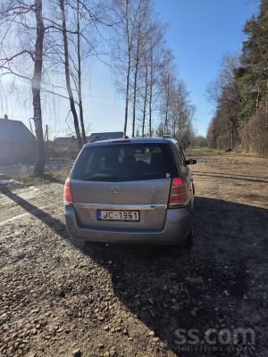 Pelēks Opel Zafira 2006 Rīga, ar dzinēja tilpumu 1.60 L un nobraukumu 437 tūkst. km par 1000 €, foto  vietnē AUTOMOTO.COM.LV