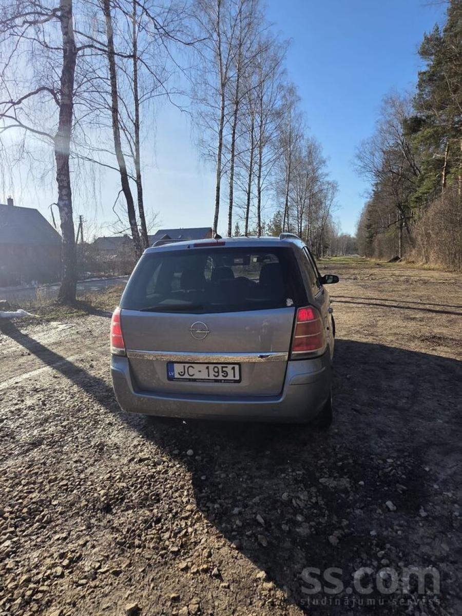 Pelēks Opel Zafira 2006 Rīga, ar dzinēja tilpumu 1.60 L un nobraukumu 437 tūkst. km par 1000 €, foto 1 vietnē AUTOMOTO.COM.LV