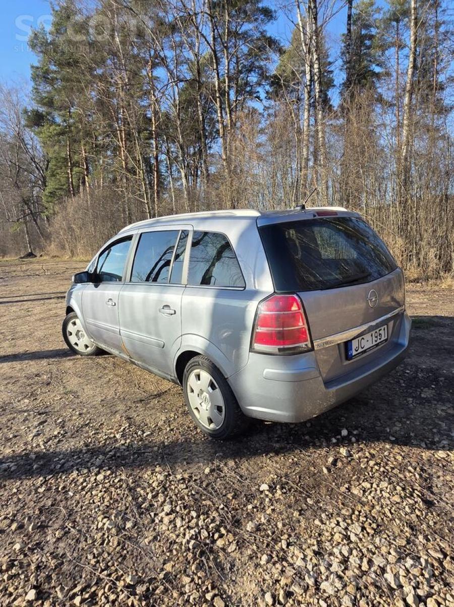 Pelēks Opel Zafira 2006 Rīga, ar dzinēja tilpumu 1.60 L un nobraukumu 437 tūkst. km par 1000 €, foto 3 vietnē AUTOMOTO.COM.LV