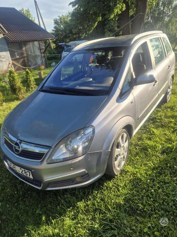 Pelēks Opel Zafira 2006 Kalvarija, ar dzinēja tilpumu 1.91 L un nobraukumu 4 tūkst. km par 900 €, foto 1 vietnē AUTOMOTO.COM.LV