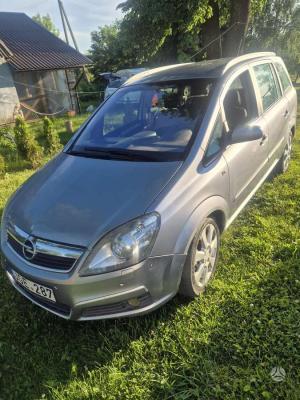Pelēks Opel Zafira 2006 Kalvarija, ar dzinēja tilpumu 1.91 L un nobraukumu 4 tūkst. km par 900 €, foto  vietnē AUTOMOTO.COM.LV