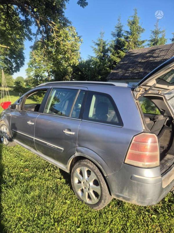 Pelēks Opel Zafira 2006 Kalvarija, ar dzinēja tilpumu 1.91 L un nobraukumu 4 tūkst. km par 900 €, foto 2 vietnē AUTOMOTO.COM.LV