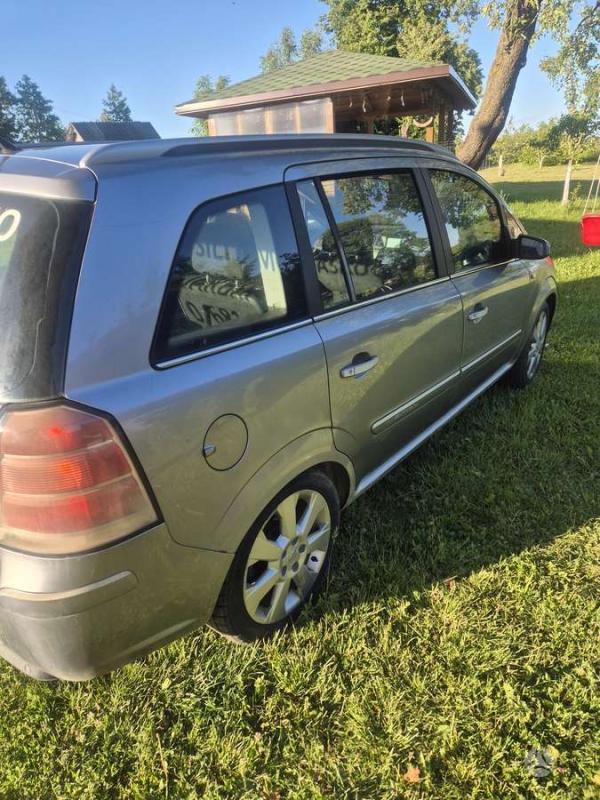 Pelēks Opel Zafira 2006 Kalvarija, ar dzinēja tilpumu 1.91 L un nobraukumu 4 tūkst. km par 900 €, foto 3 vietnē AUTOMOTO.COM.LV