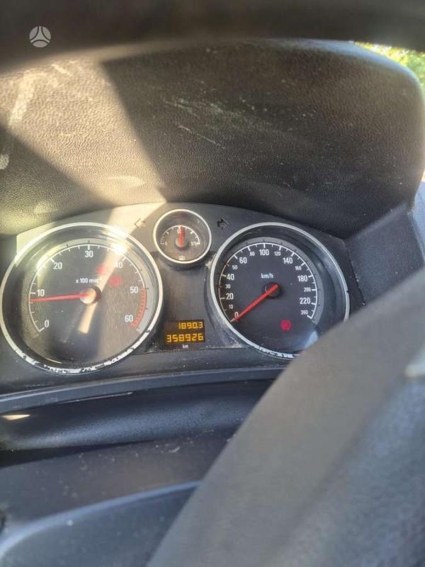 Pelēks Opel Zafira 2006 Kalvarija, ar dzinēja tilpumu 1.91 L un nobraukumu 4 tūkst. km par 900 €, foto 5 vietnē AUTOMOTO.COM.LV