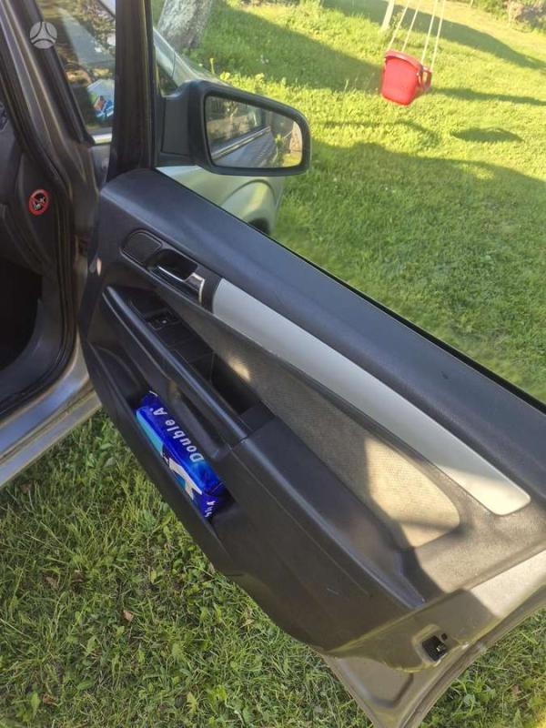 Pelēks Opel Zafira 2006 Kalvarija, ar dzinēja tilpumu 1.91 L un nobraukumu 4 tūkst. km par 900 €, foto 6 vietnē AUTOMOTO.COM.LV