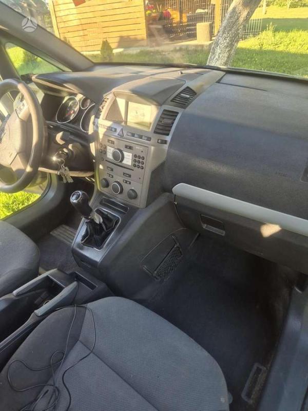 Pelēks Opel Zafira 2006 Kalvarija, ar dzinēja tilpumu 1.91 L un nobraukumu 4 tūkst. km par 900 €, foto 7 vietnē AUTOMOTO.COM.LV