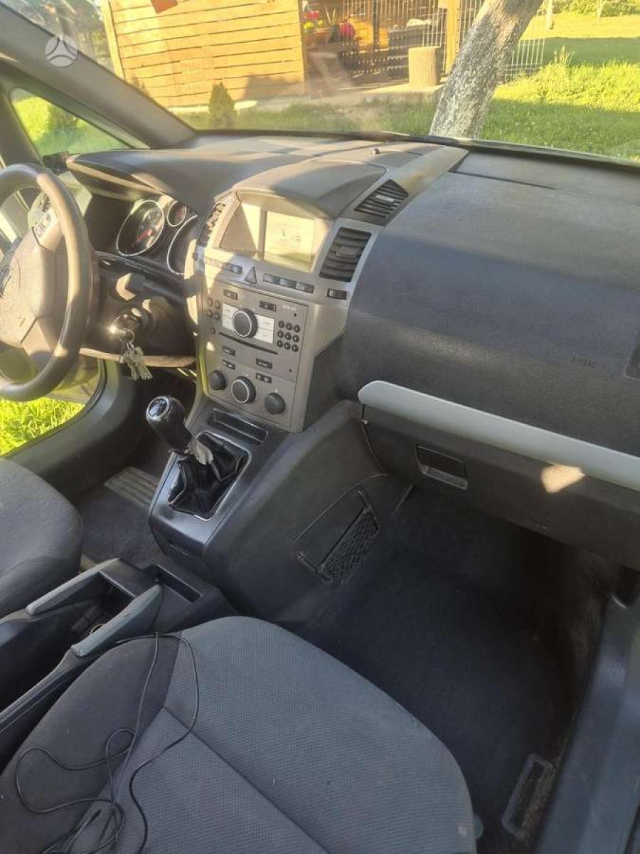 Pelēks Opel Zafira 2006 Kalvarija, ar dzinēja tilpumu 1.91 L un nobraukumu 4 tūkst. km par 900 €, foto 8 vietnē AUTOMOTO.COM.LV