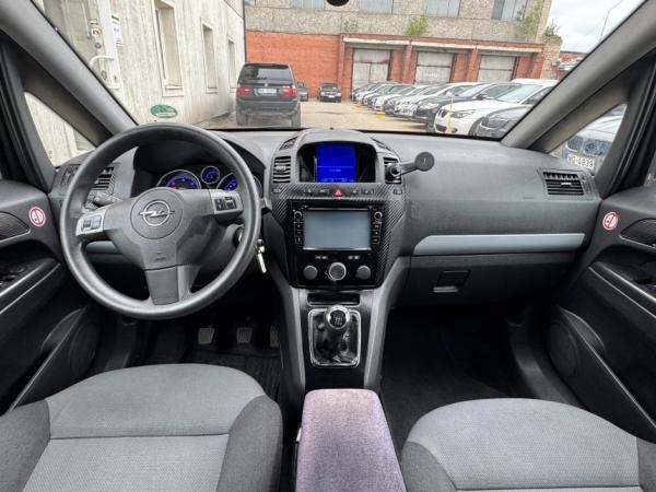 Grey Opel Zafira 2006 in Riga, with an engine capacity of 1.90 L and mileage of 265 thousand km for 1950 €, photo 3 on AUTOMOTO.COM.LV