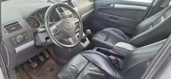 Grey Opel Zafira 2006 in Valmiera, with an engine capacity of 1.90 L and mileage of 359 thousand km for 1950 €, photo 10 on AUTOMOTO.COM.LV