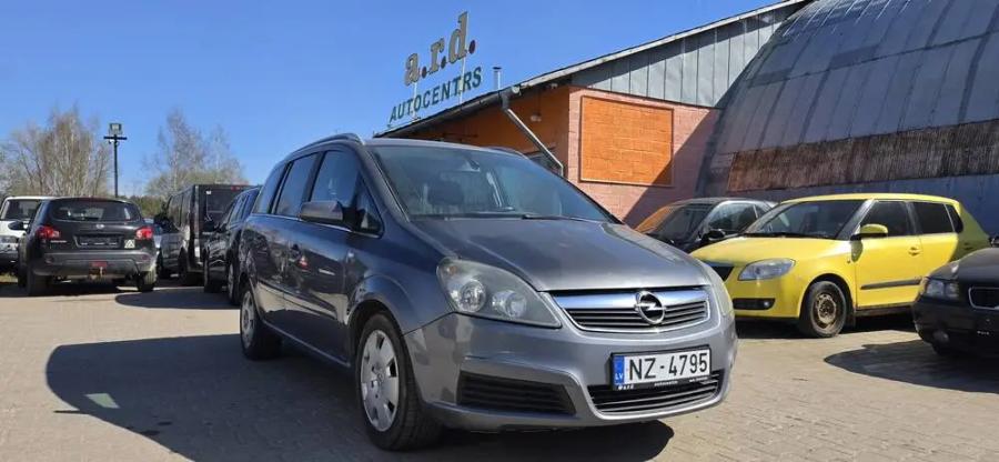Pelēks Opel Zafira 2006 Valmiera, ar dzinēja tilpumu 1.90 L un nobraukumu 399 tūkst. km par 1100 €, foto 1 vietnē AUTOMOTO.COM.LV