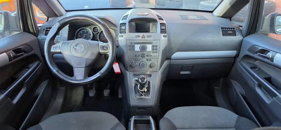 Pelēks Opel Zafira 2006 Valmiera, ar dzinēja tilpumu 1.90 L un nobraukumu 399 tūkst. km par 1100 €, foto 8 vietnē AUTOMOTO.COM.LV