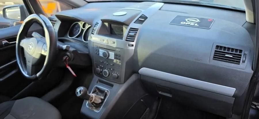 Pelēks Opel Zafira 2006 Valmiera, ar dzinēja tilpumu 1.90 L un nobraukumu 399 tūkst. km par 1100 €, foto 10 vietnē AUTOMOTO.COM.LV