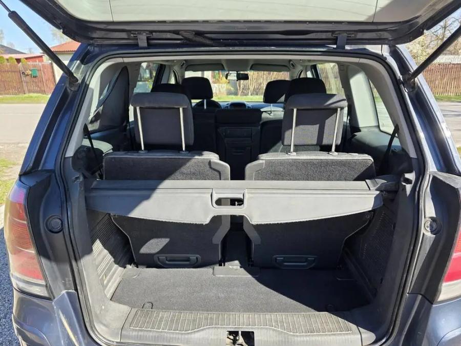 Pelēks Opel Zafira 2006 Ventspils, ar dzinēja tilpumu 1.90 L un nobraukumu 280 tūkst. km par 1350 €, foto 16 vietnē AUTOMOTO.COM.LV
