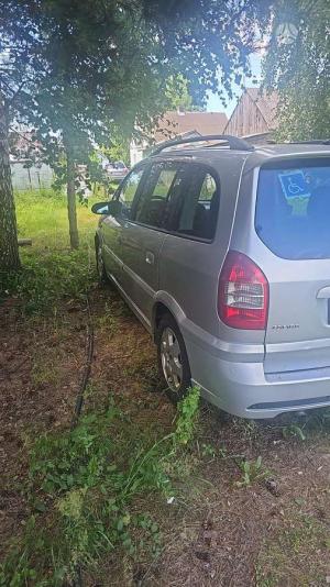 Grey Opel Zafira 2006 in Kelme, with an engine capacity of 0.00 L and mileage of 272 thousand km for 800 €, photo 5 on AUTOMOTO.COM.LV