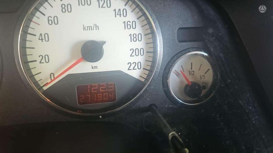 Grey Opel Zafira 2006 in Kelme, with an engine capacity of 0.00 L and mileage of 272 thousand km for 800 €, photo 8 on AUTOMOTO.COM.LV