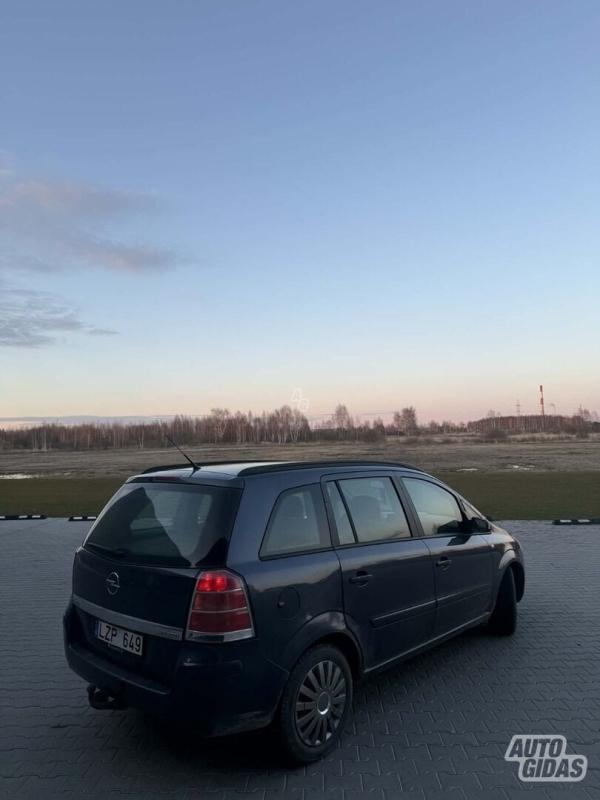 Pelēks Opel Zafira 2006 Šauļi, ar dzinēja tilpumu 1.90 L un nobraukumu 300 tūkst. km par 1100 €, foto 2 vietnē AUTOMOTO.COM.LV
