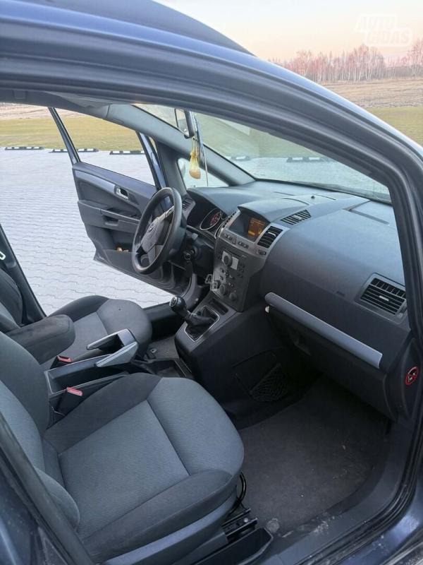 Pelēks Opel Zafira 2006 Šauļi, ar dzinēja tilpumu 1.90 L un nobraukumu 300 tūkst. km par 1100 €, foto 6 vietnē AUTOMOTO.COM.LV