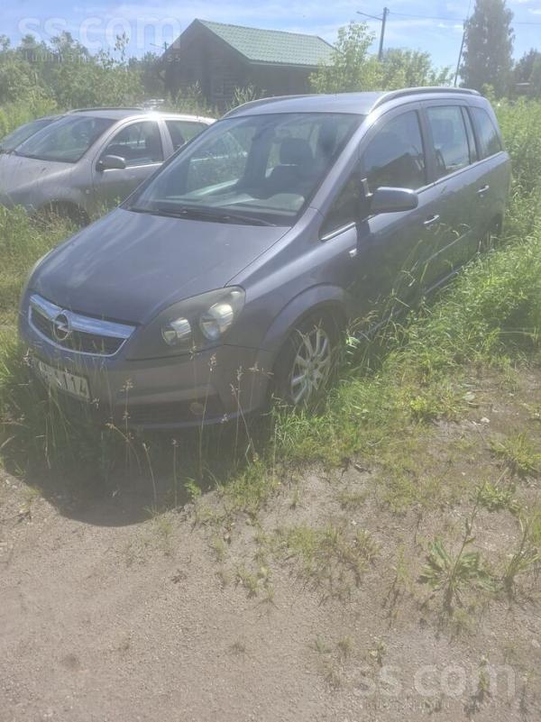 Grey Opel Zafira 2006 in Ogre, with an engine capacity of 1.90 L and mileage of 285 thousand km for 800 €, photo 1 on AUTOMOTO.COM.LV