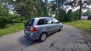 Grey Opel Zafira 2006 in Riga, with an engine capacity of 1.90 L and mileage of 304 thousand km for 700 €, photo 5 on AUTOMOTO.COM.LV