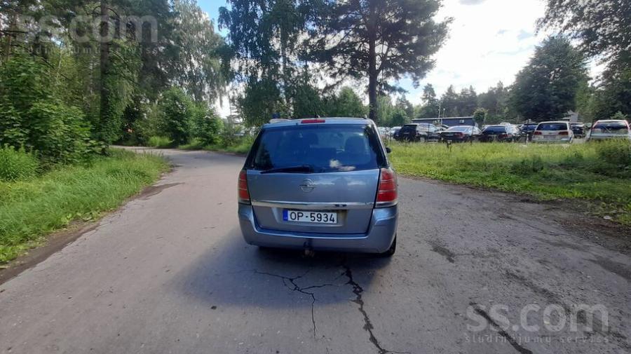 Grey Opel Zafira 2006 in Riga, with an engine capacity of 1.90 L and mileage of 304 thousand km for 700 €, photo 7 on AUTOMOTO.COM.LV