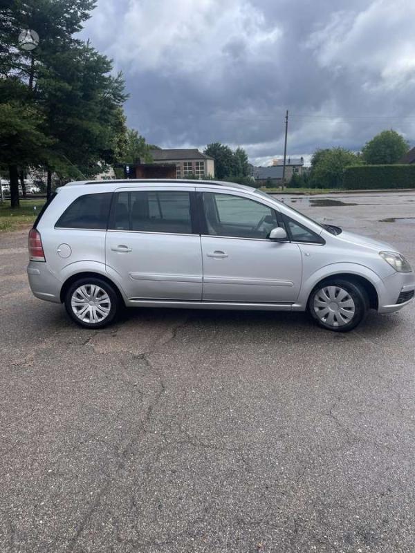 Pelēks Opel Zafira 2006 Tauragė, ar dzinēja tilpumu 1.91 L un nobraukumu 322 tūkst. km par 1245 €, foto 4 vietnē AUTOMOTO.COM.LV