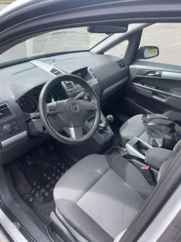 Pelēks Opel Zafira 2006 Tauragė, ar dzinēja tilpumu 1.91 L un nobraukumu 322 tūkst. km par 1245 €, foto 10 vietnē AUTOMOTO.COM.LV