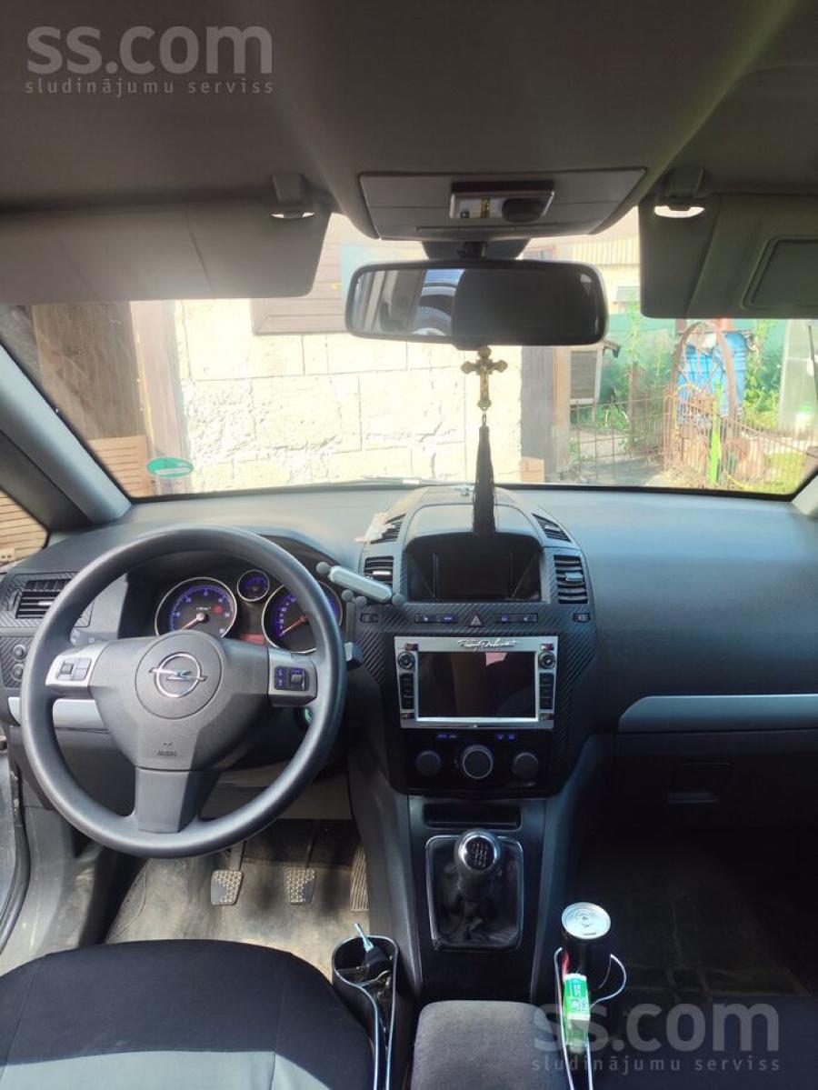 Pelēks Opel Zafira 2006 Daugavpils, ar dzinēja tilpumu 1.90 L un nobraukumu 278 tūkst. km par 2500 €, foto 7 vietnē AUTOMOTO.COM.LV