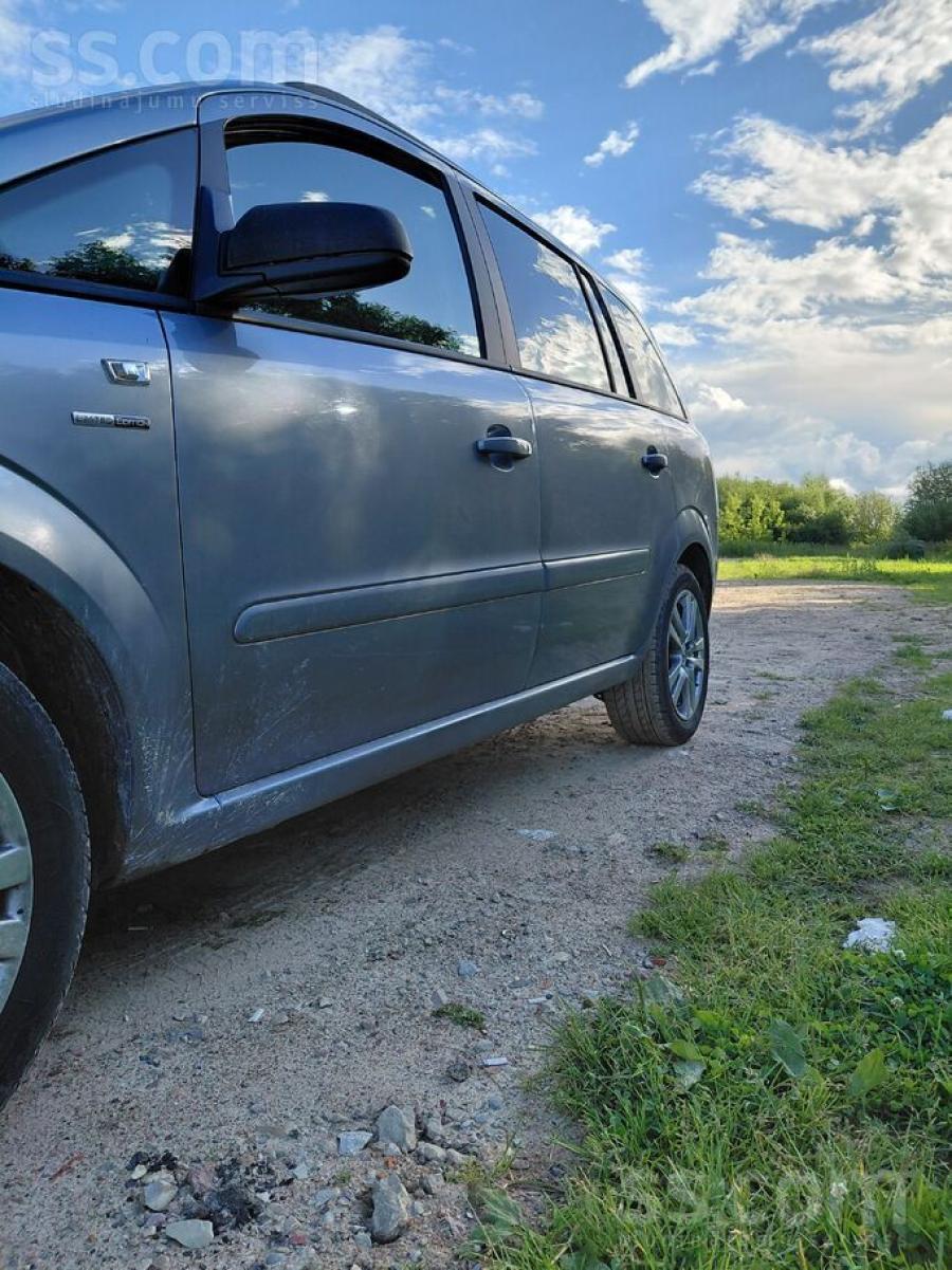 Pelēks Opel Zafira 2006 Jelgava, ar dzinēja tilpumu 1.90 L un nobraukumu 354 tūkst. km par 2750 €, foto 7 vietnē AUTOMOTO.COM.LV