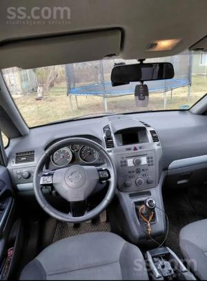 Pelēks Opel Zafira 2006 Jelgava, ar dzinēja tilpumu 1.90 L un nobraukumu 354 tūkst. km par 2750 €, foto 9 vietnē AUTOMOTO.COM.LV