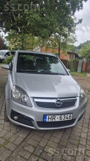 Pelēks Opel Zafira 2006 Liepāja, ar dzinēja tilpumu 1.80 L un nobraukumu 332 tūkst. km par 2300 €, foto  vietnē AUTOMOTO.COM.LV