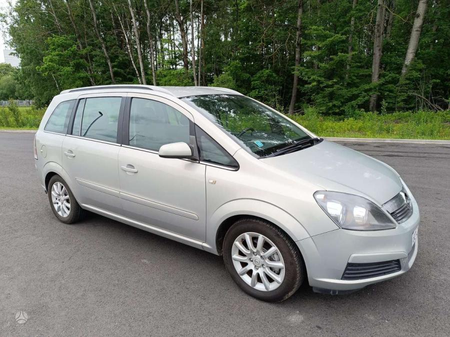 Grey Opel Zafira 2006 in Kaunas, with an engine capacity of 1.60 L and mileage of 220 thousand km for 2850 €, photo 1 on AUTOMOTO.COM.LV