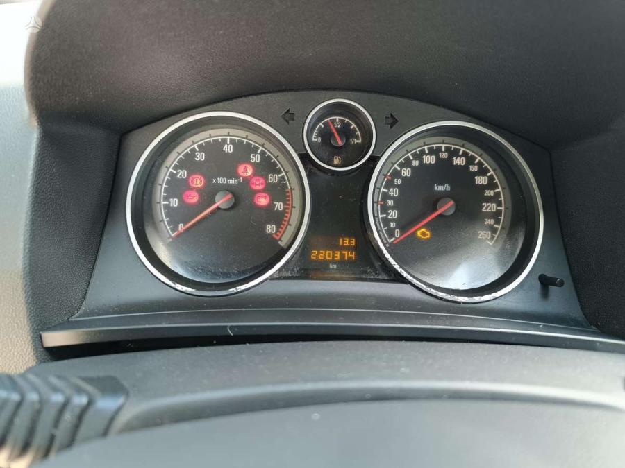 Grey Opel Zafira 2006 in Kaunas, with an engine capacity of 1.60 L and mileage of 220 thousand km for 2850 €, photo 10 on AUTOMOTO.COM.LV