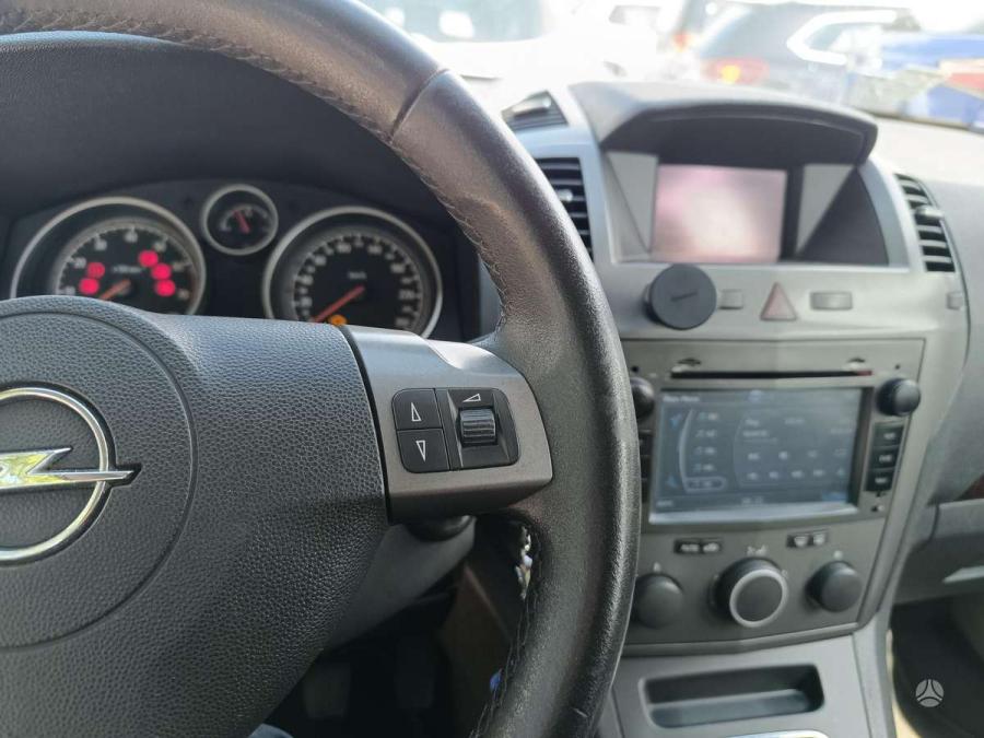 Grey Opel Zafira 2006 in Kaunas, with an engine capacity of 1.60 L and mileage of 220 thousand km for 2850 €, photo 12 on AUTOMOTO.COM.LV