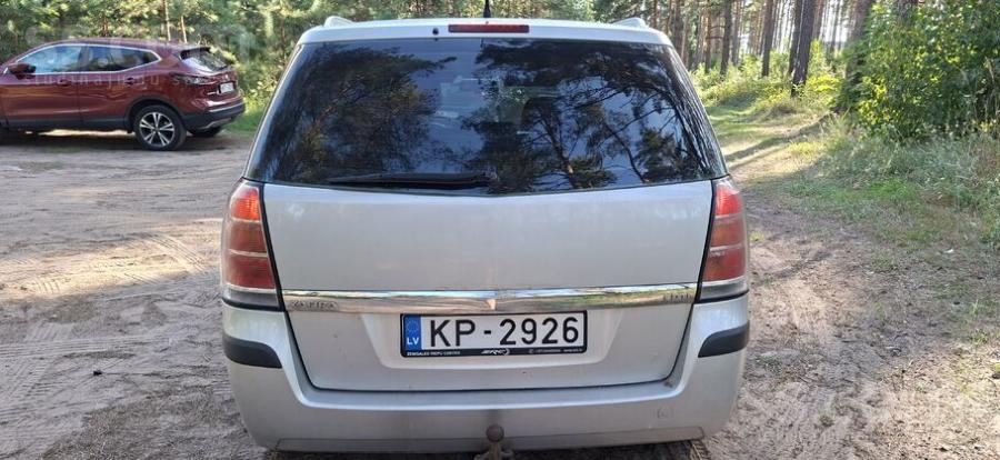 Grey Opel Zafira 2006 in Daugavpils, with an engine capacity of 1.90 L and mileage of 355 thousand km for 1450 €, photo 10 on AUTOMOTO.COM.LV